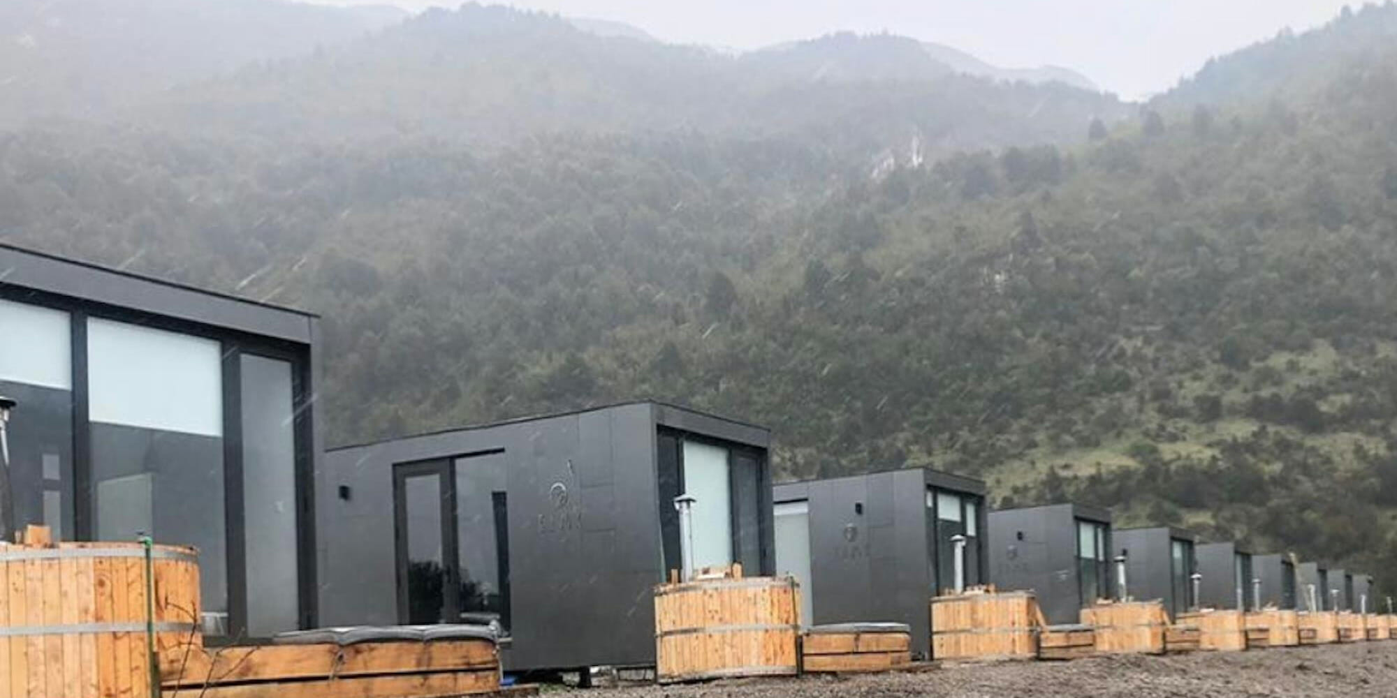 Pequeñas cabañas para escapadas minimalistas - Modular Building Institute